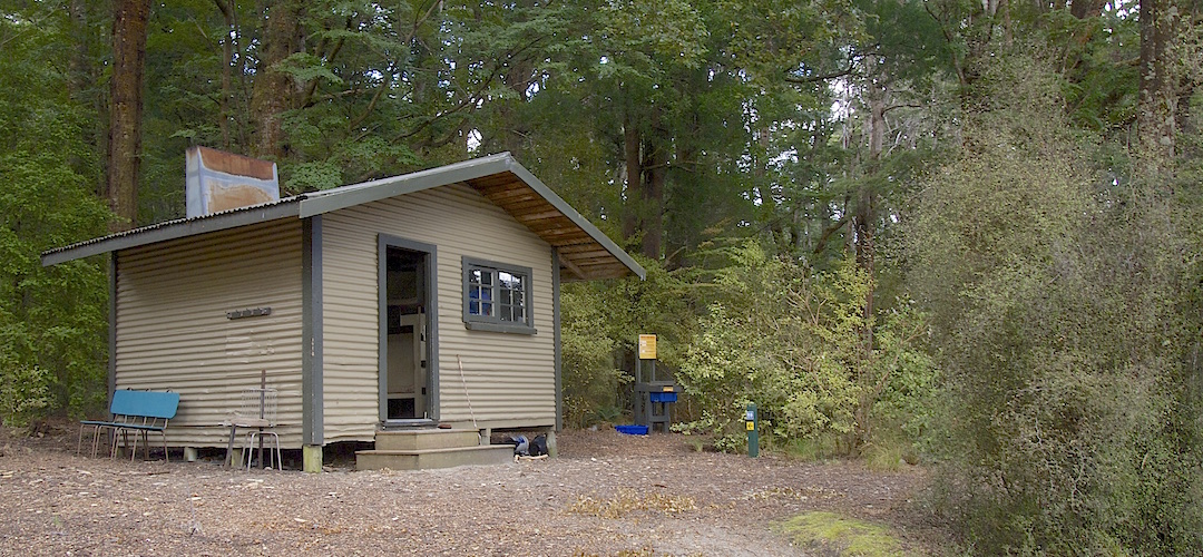 Shallow Bay Hut | Kepler Track, Fiordland National Park | tramping new ...