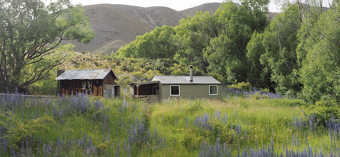 Lake McRae Hut, Lake McRae | tramping new zealand