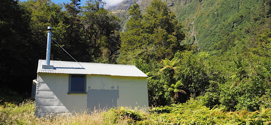 Middle Head Hut | Moeraki Valley Track | tramping new zealand