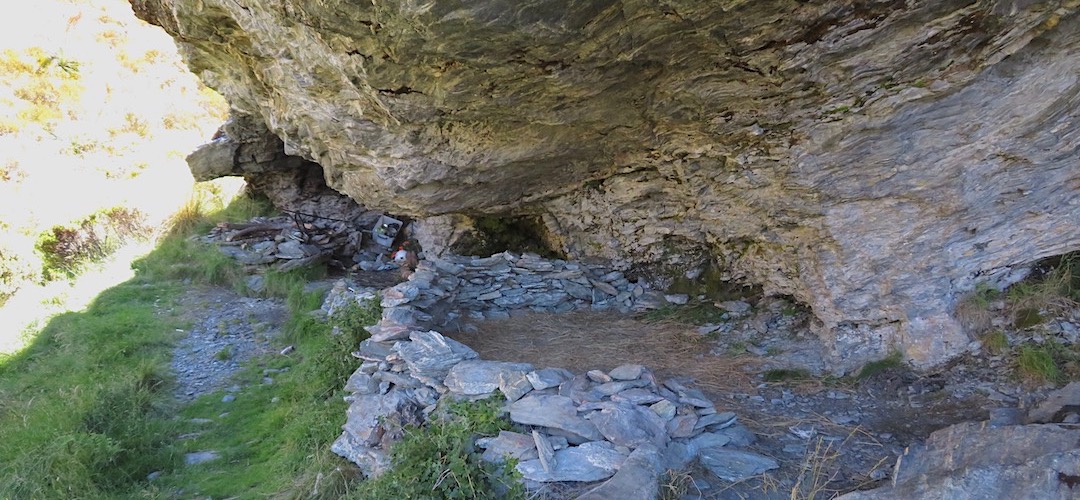 Kea Basin rock bivvy | Mt Aspiring National Park | tramping new zealand
