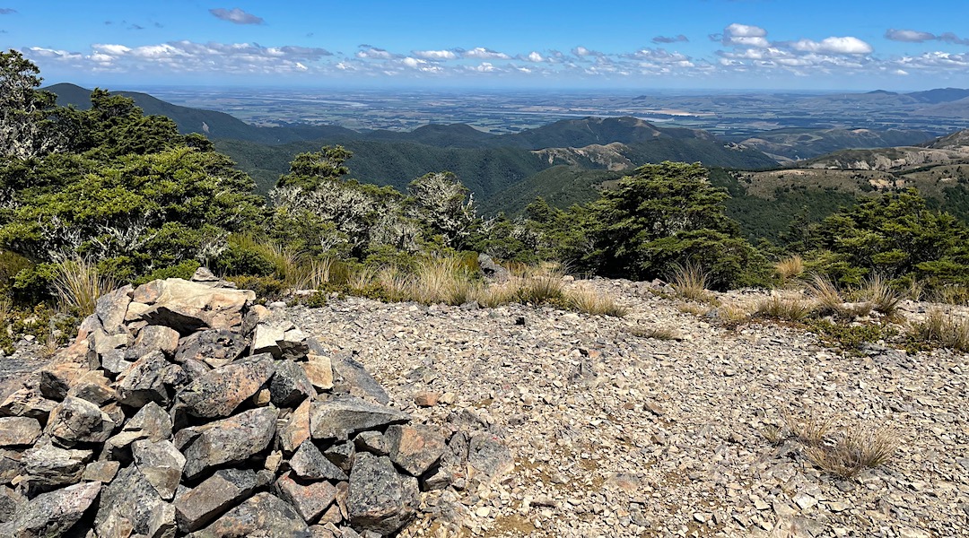 Day 17 | Black Hill Hut | tramping new zealand