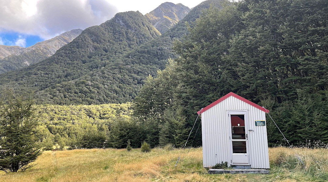 Officers Hut | Ruataniwha Conservation Park | tramping new zealand